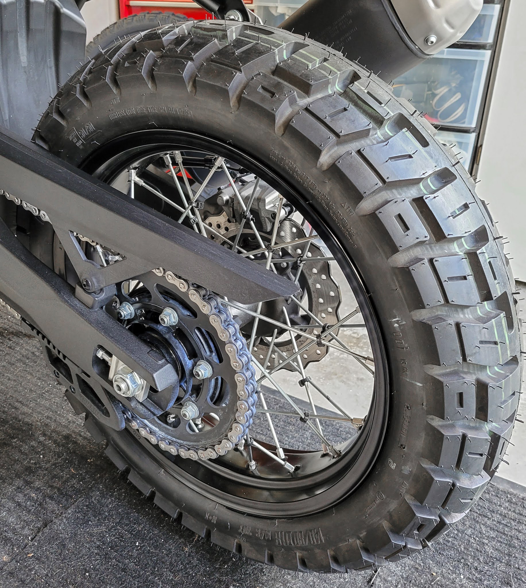 Tenere 700: Tires (Motoz Dual Venture & Rallz Differences, Motoz ...