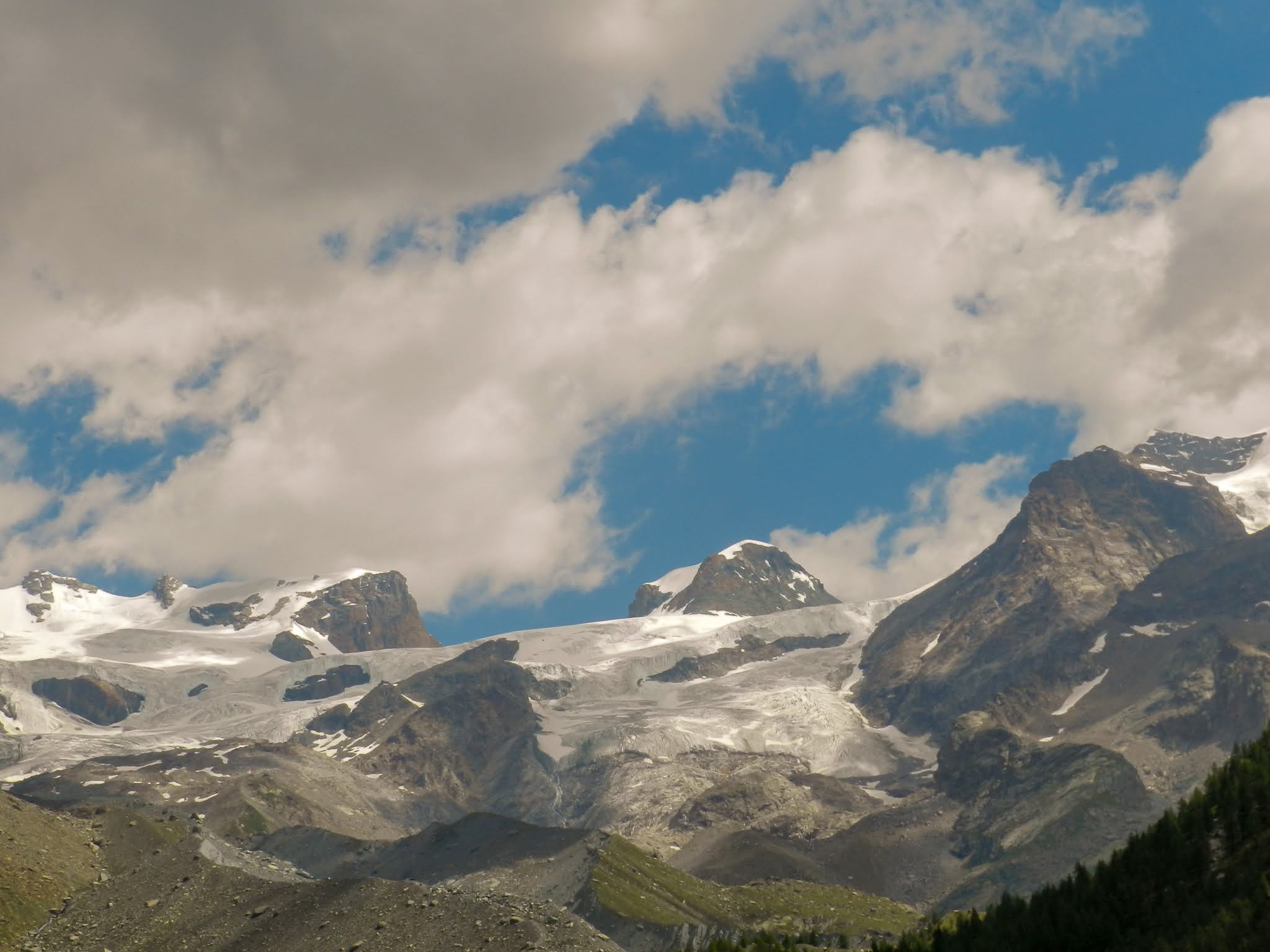 Escursione in Val d'Ayas: da Saint-Jacques ai Piani di Verraz e Lago ...