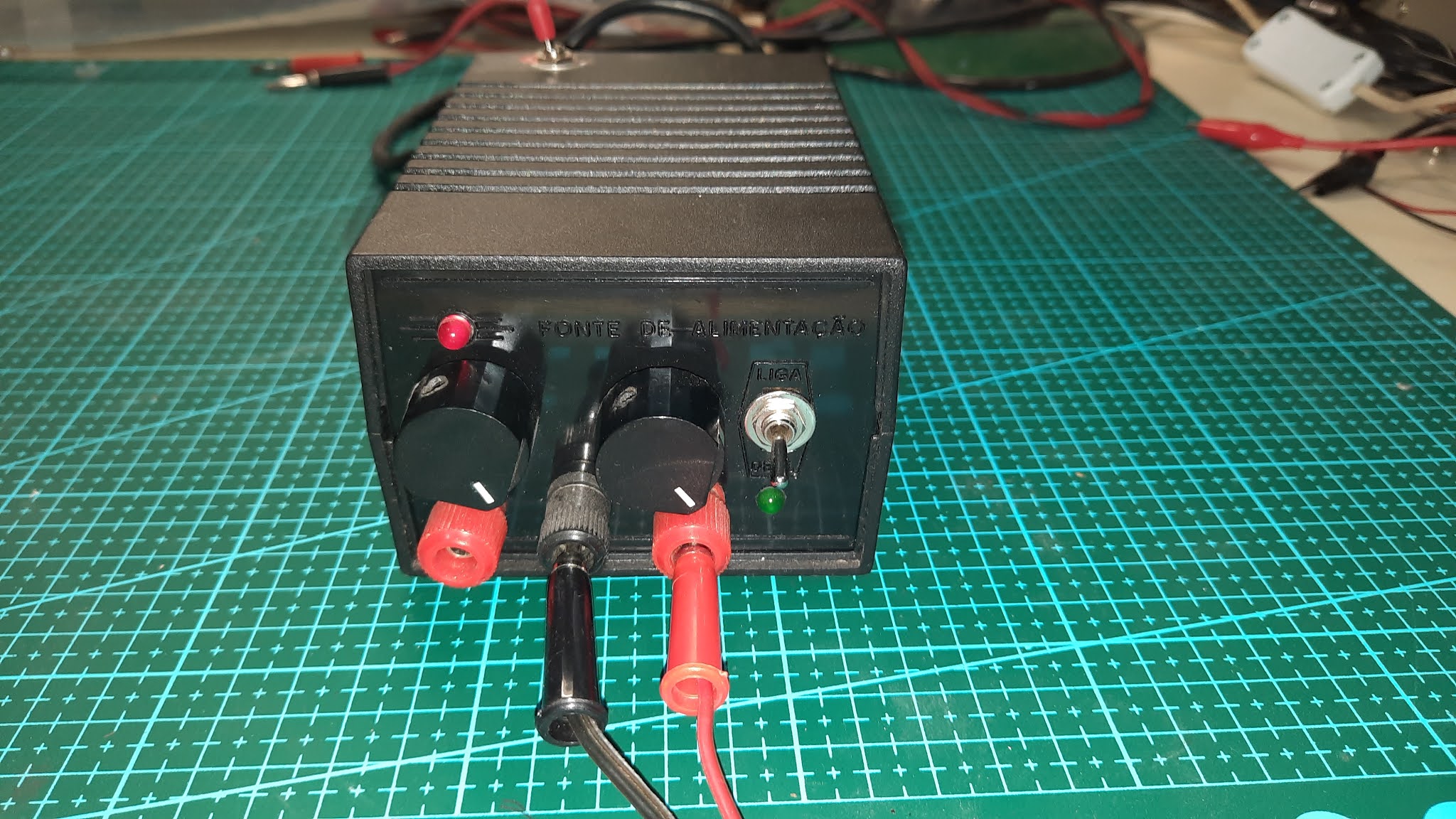 Fuente de tensión simétrica