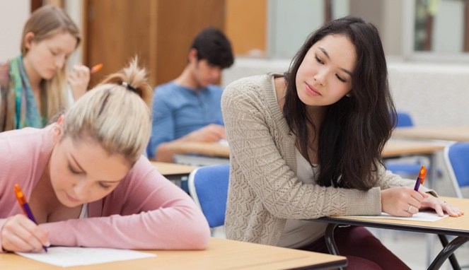 8 Cara Menyontek Saat Ujian Dengan Benar