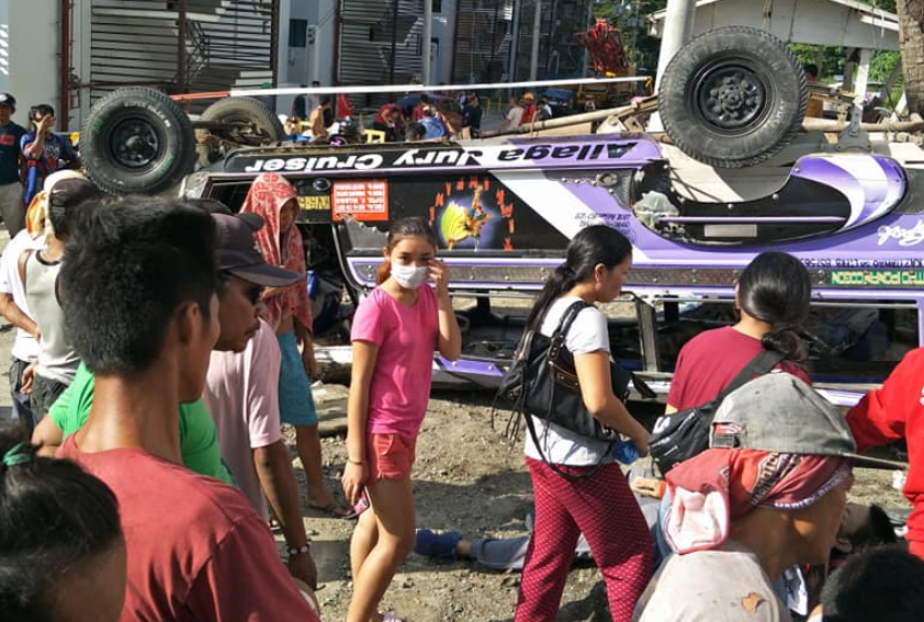 Public jeepney loses control after breaks fail in Cagayan de Oro ...