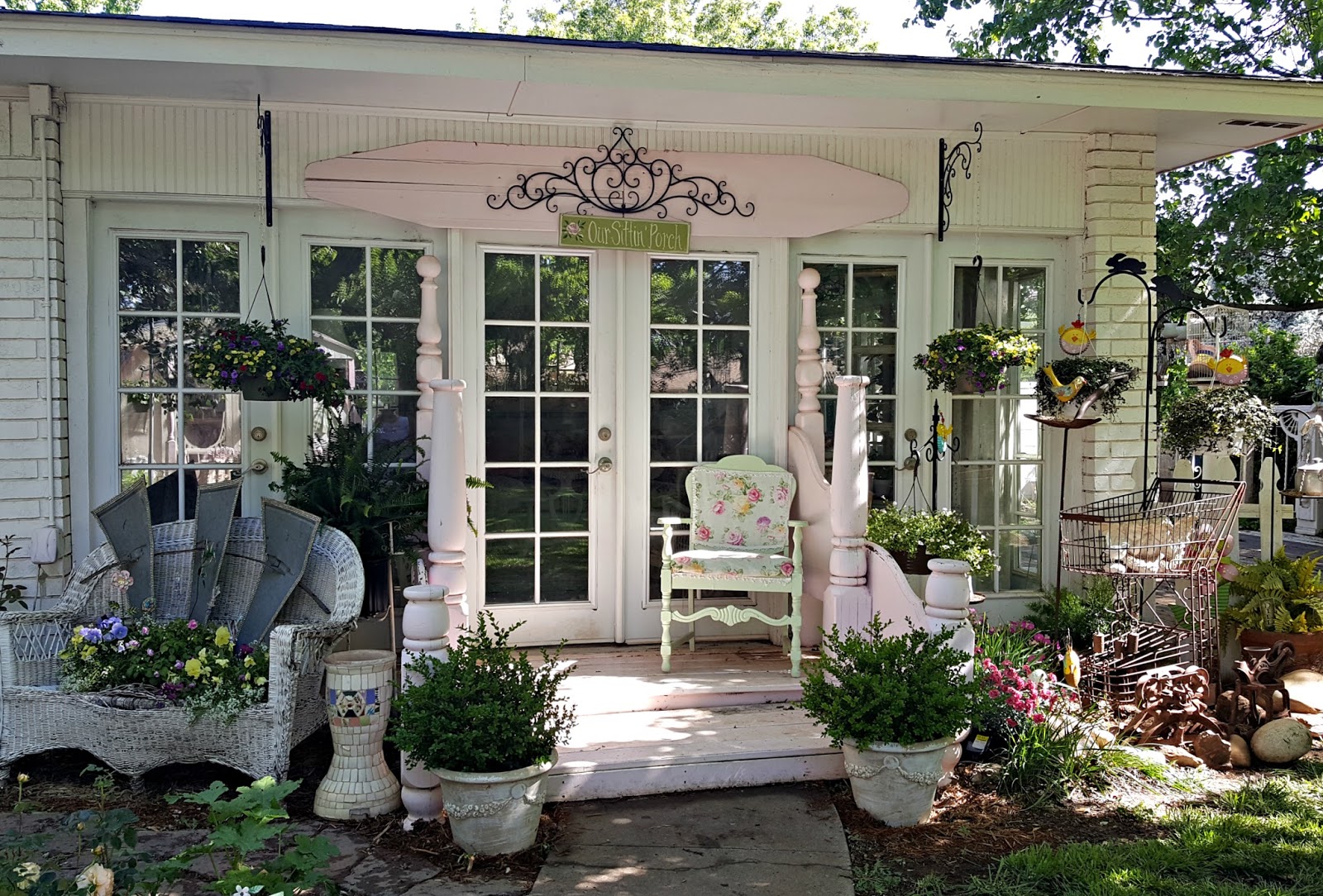 Penny's Vintage Home: Rusty Crusty Junk in the Garden