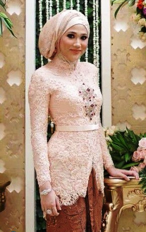 10 Model Kebaya Batik Modern Terbaru 2020