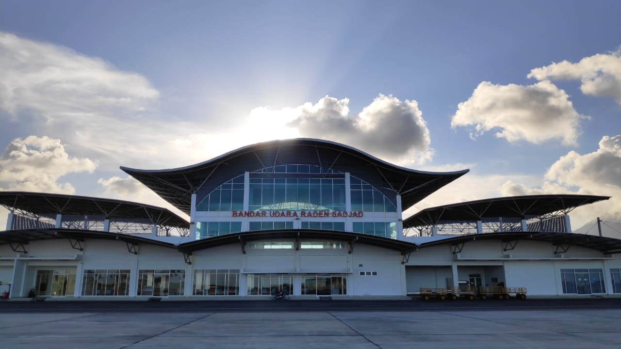 Operasional Bandara Raden Sadjad Tetap Berjalan seperti Biasa