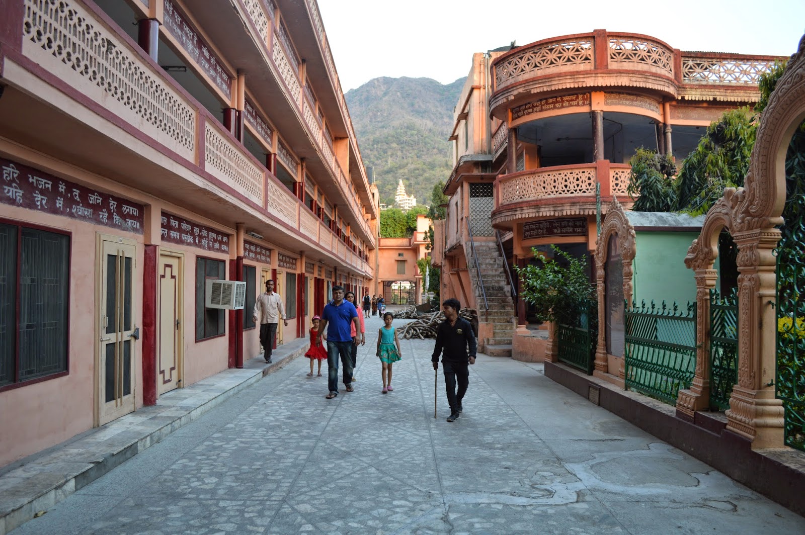 Rishikesh Inside!: Parmarth Niketan Ashram