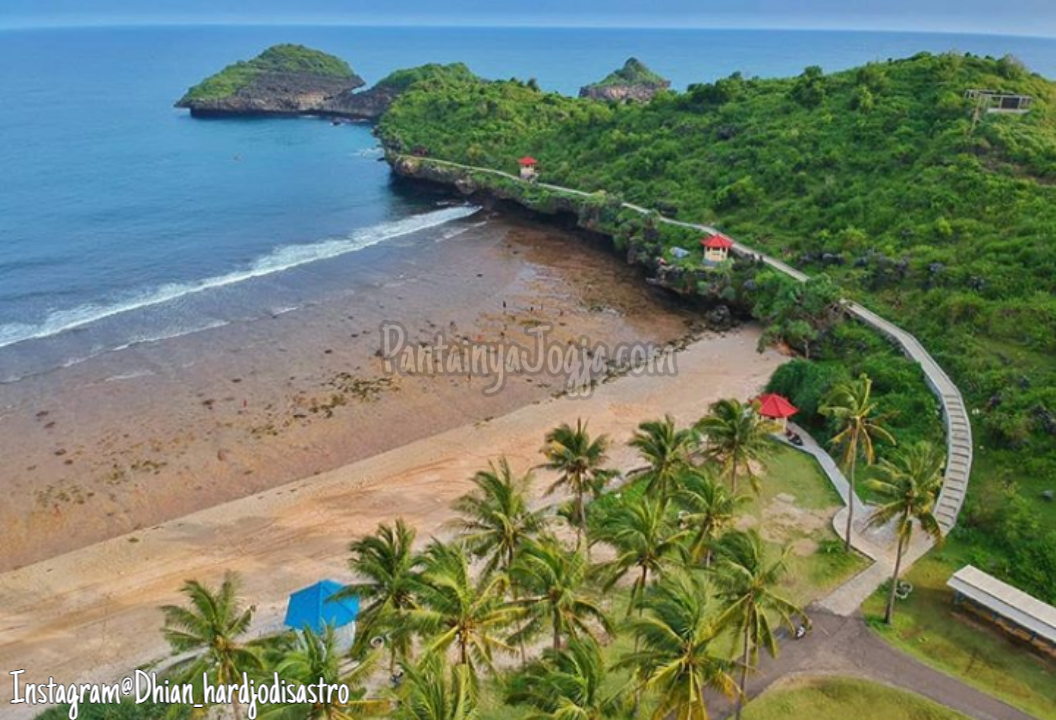 Keindahan Pantai Srau Pacitan Yang Perlu Sobat Kunjungi ...