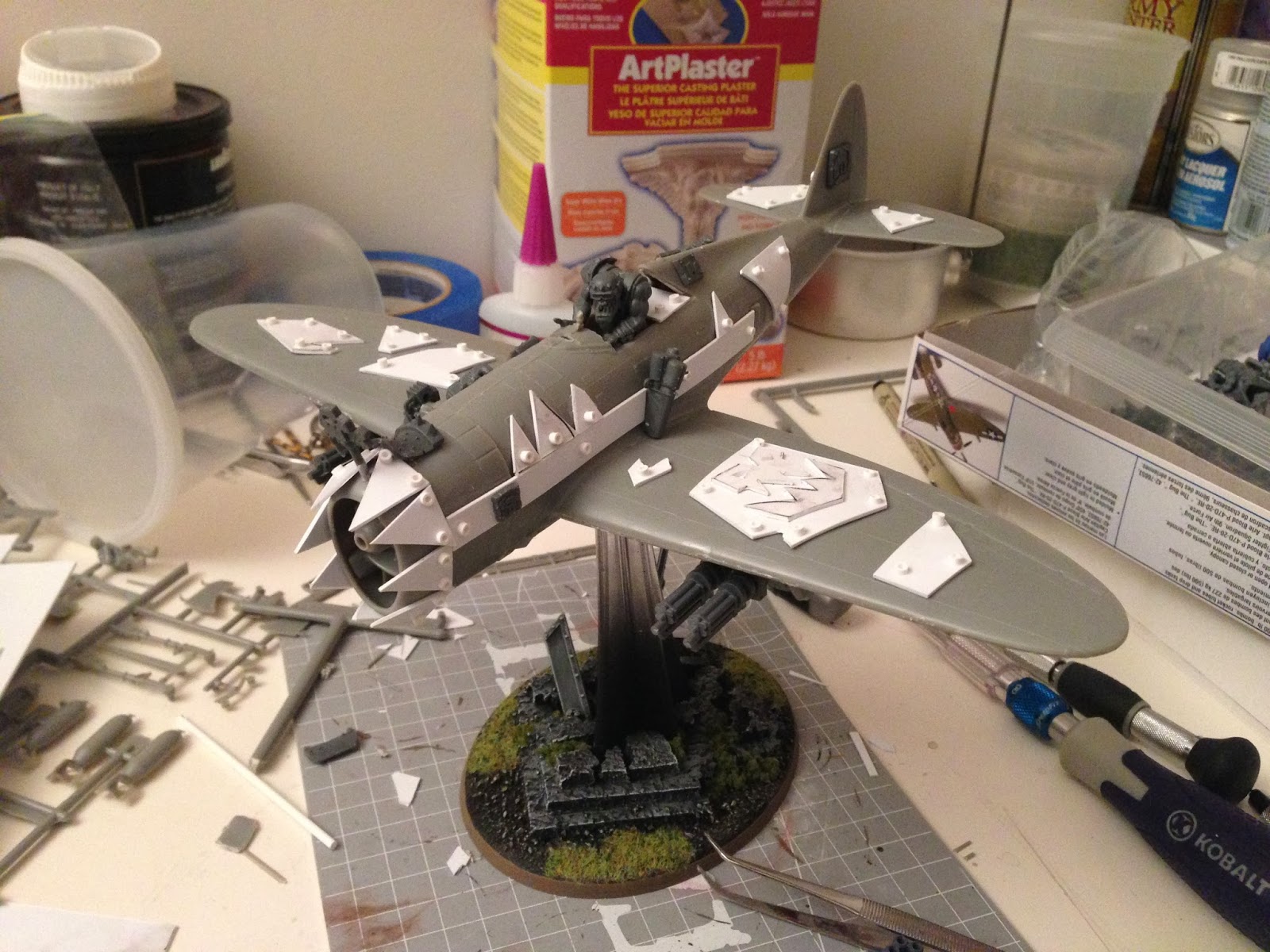 Kris Wall Minis: Custom Conversion - Ork Dakkajet