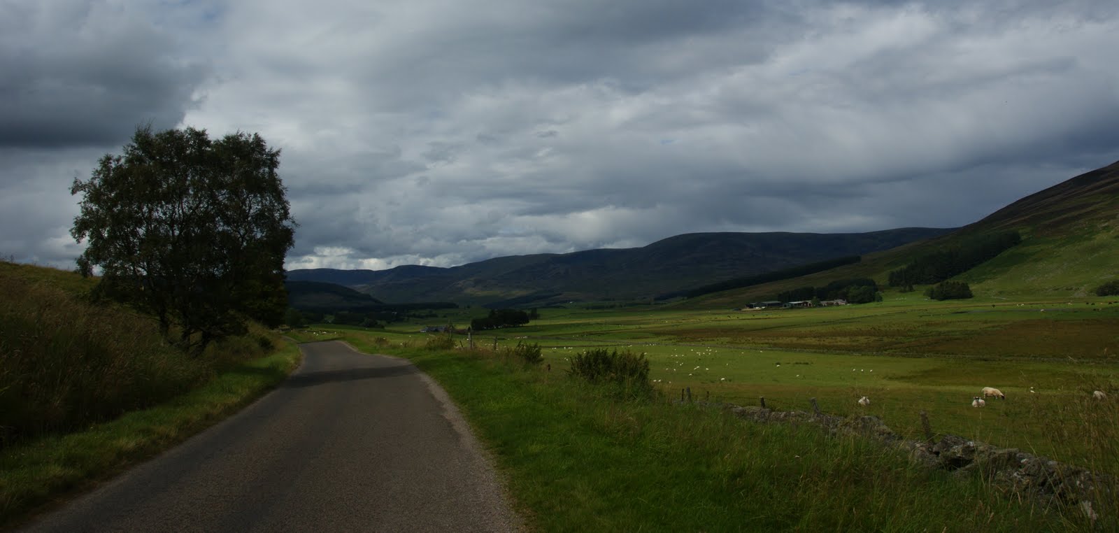 Tour Scotland: Tour Scotland Photographs Rain Clouds Glen Clove Angus ...
