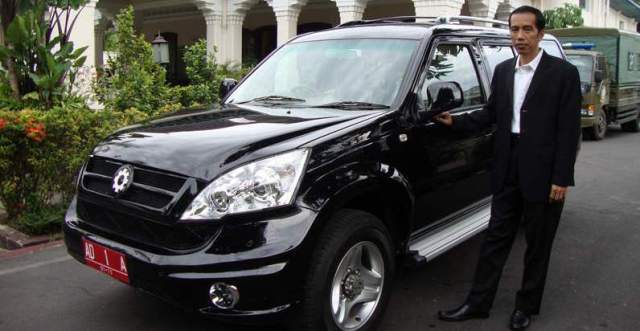 Automotive Reviews: Mobil Esemka Rajawali ( Mobnas )