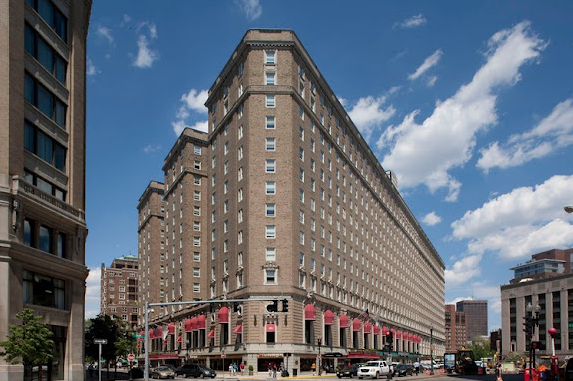 May 10, 1927: The First Hotel With Radio Set in Room