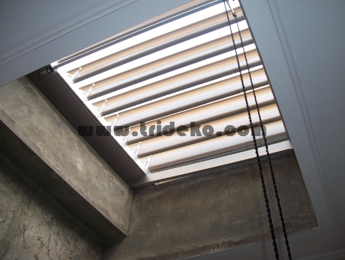 Kanopi kaca Dan Sunlouvre sistem Atap Buka Tutup: Atap Void