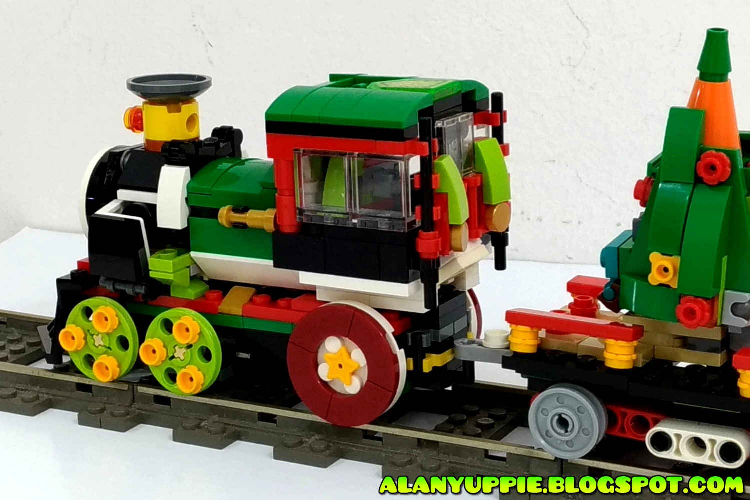 Alanyuppie's LEGO Transformers: LEGO Christmas Train Transformer ...