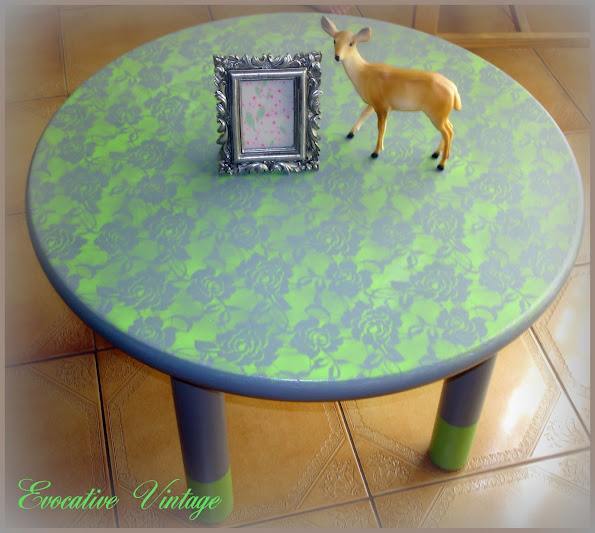 Evocative Vintage: Spring green, roses and lace