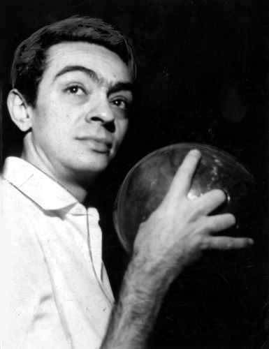 Astros em Revista: CHICO ANYSIO - O ROBIN HOOD DO HUMOR