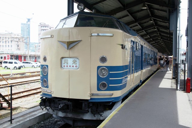 Tokyo Railway Labyrinth: Preserved Sleeper EMU on Kyushu Island