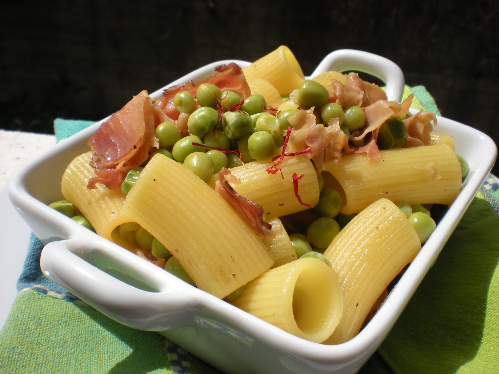 Rigatoni Speck e Piselli con pistilli di Zafferano - Profumo di Sicilia
