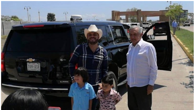 DE "KOMANDER a COMANDANTE SUPREMO": EL CANTANTE de CORRIDOS ALFREDO ...