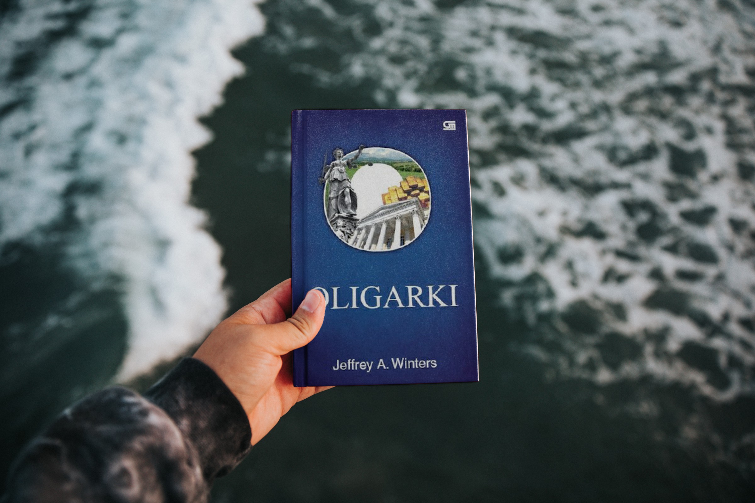 Download Ebook OLIGARKI - Jeffrey A. Winters - META BUKU