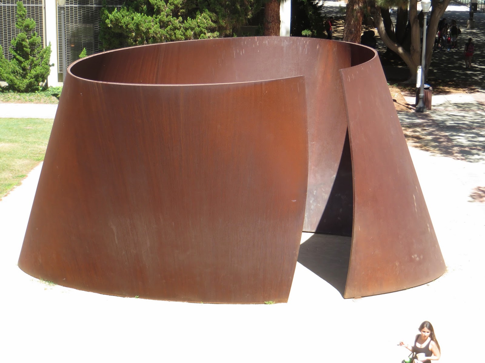 EntreVoir: Richard Serra’s torqued ellipse - UCLA