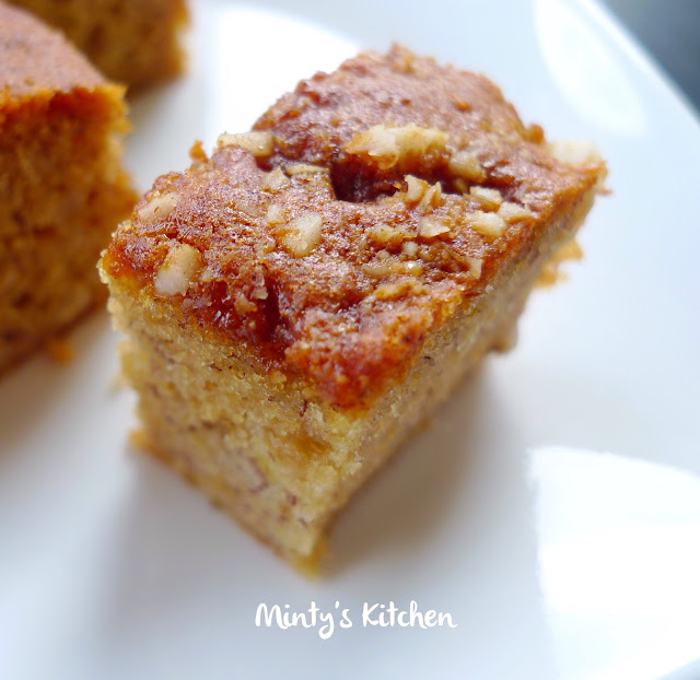 Minty's Kitchen: Banana-Macadamia Sponge Cake