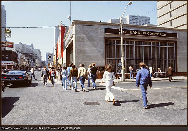40 Wonderful Photos of Yonge Street, Toronto in the 1970s ~ Vintage ...