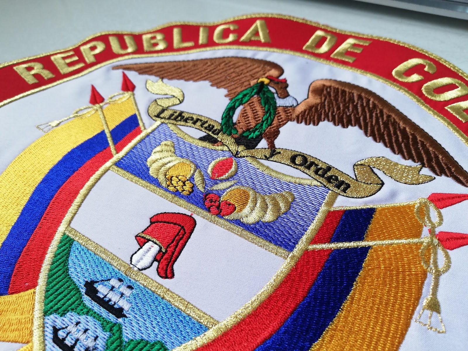 ESCUDO COLOMBIA BORDADO