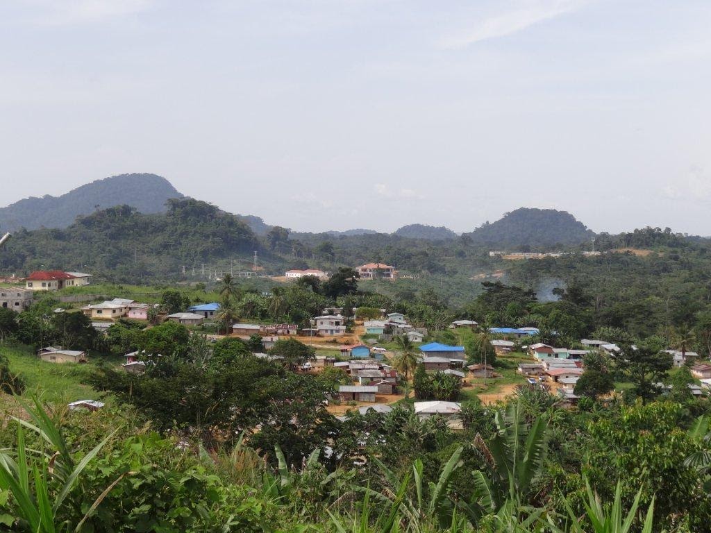 DESDE UN LUGAR REMOTO: Evinayong ( Guinea Ecuatorial)