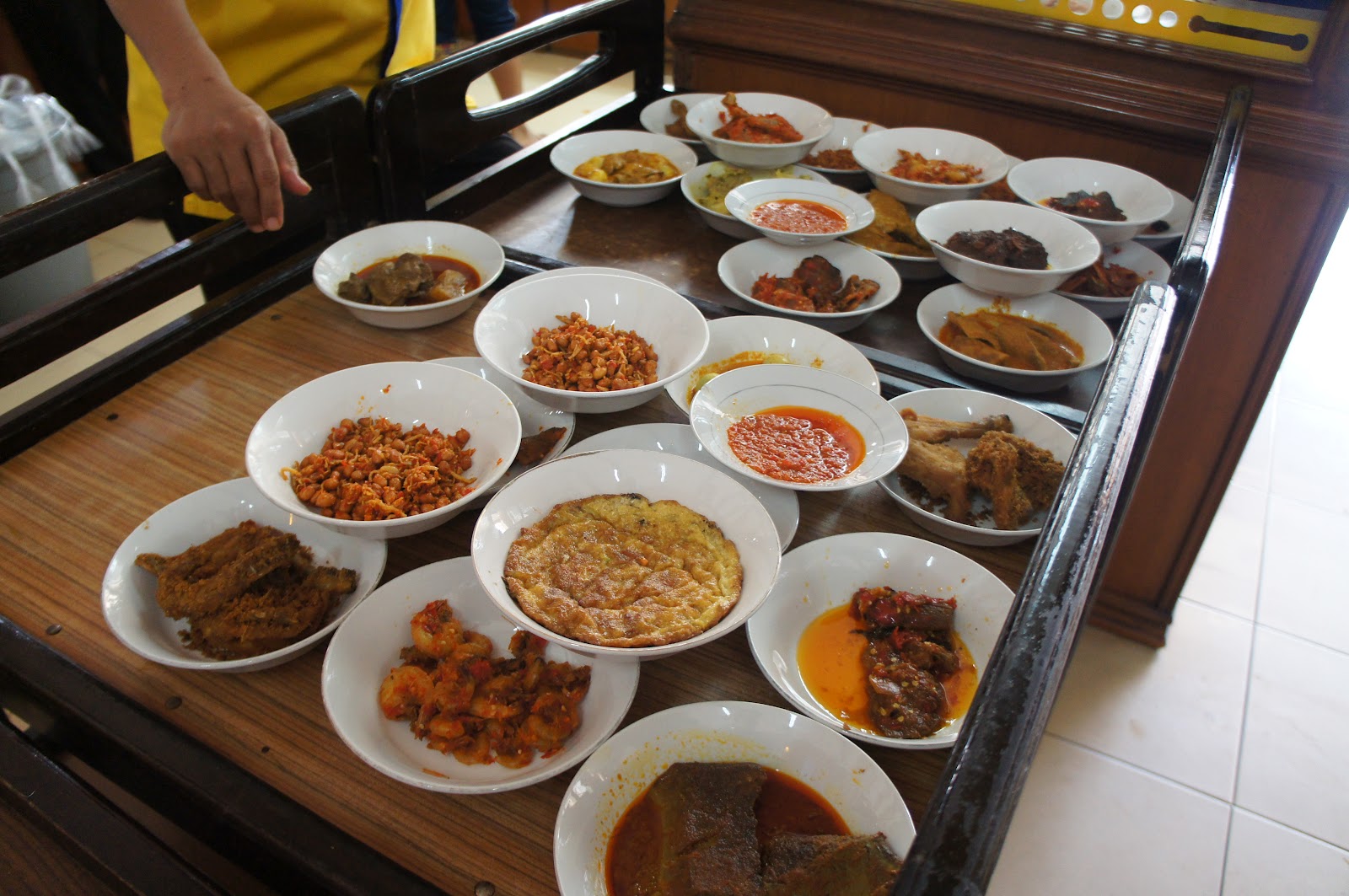 Jari Enam: Bukit Tinggi - The City of Padang foods