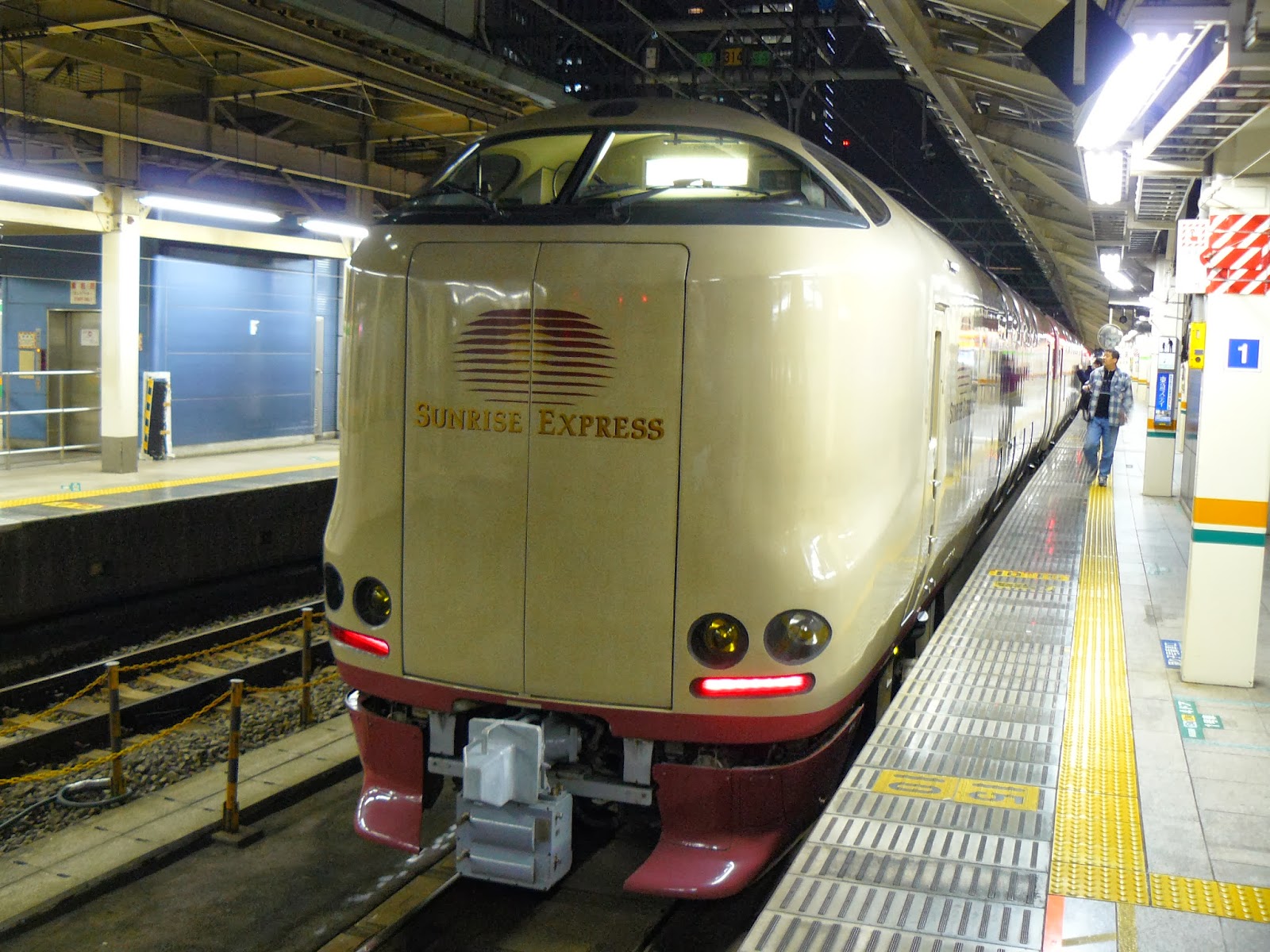 Epsilon's World: Sunrise Seto Night Train Trip to Takamatsu and Naoshima