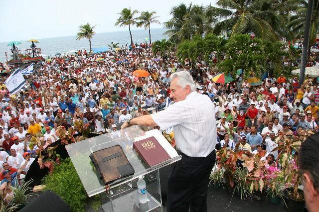 .: YIYE AVILA (Biografia)