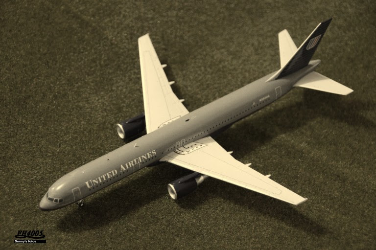 BHTXWmb: 模型分享 1:200 Boeing757-200 N592UA(Battleship Grey)火箭客機