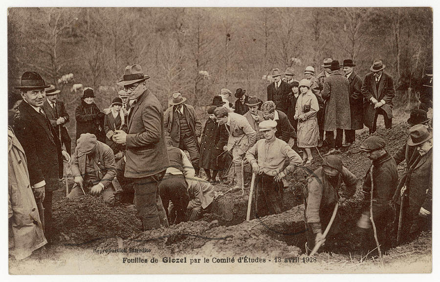 Mundo Tentacular: Glozel - A Controversa descoberta arqueológica do Século