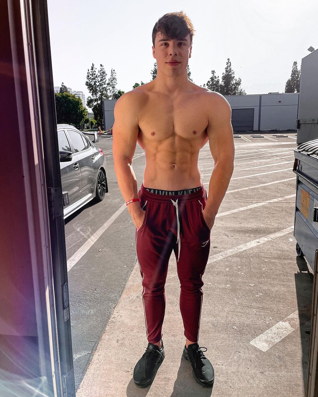 YOUNG BODYBUILDER – Lexx Little – Monday XYZ