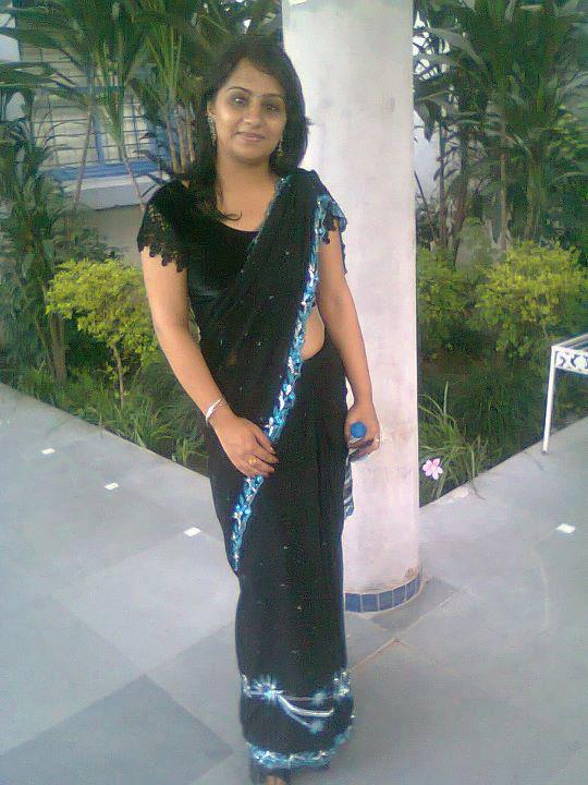 Hot Telugu aunties back side photos - Bollywood Actress Photos