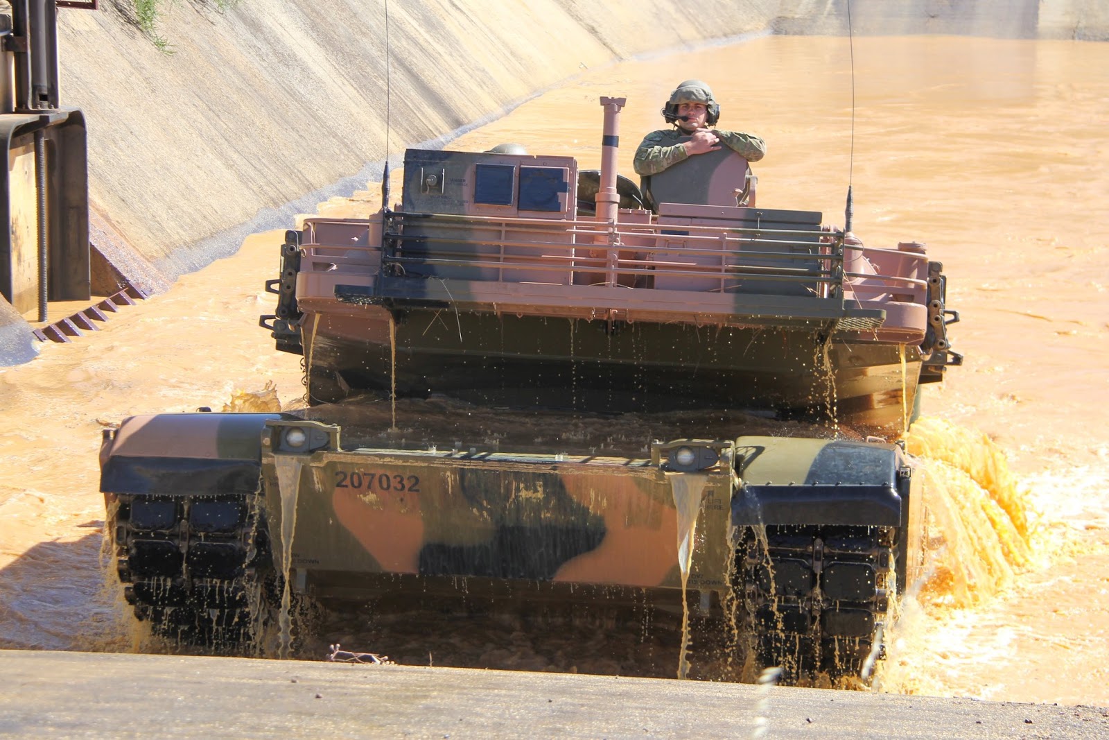 SNAFU!: Australian Army M1A1 Deep Fording Exercise...