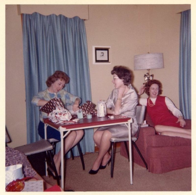 Old Snaps Defined Fashion Styles of Middle-Aged Women in the 1950s ...