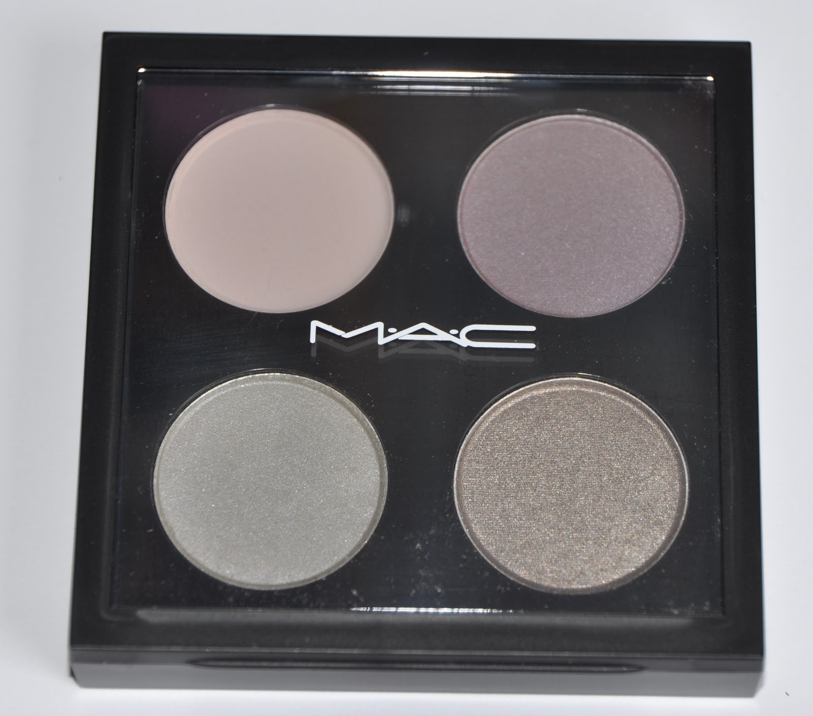 Schni's Beauty Blog: MAC Lady Grey Quad