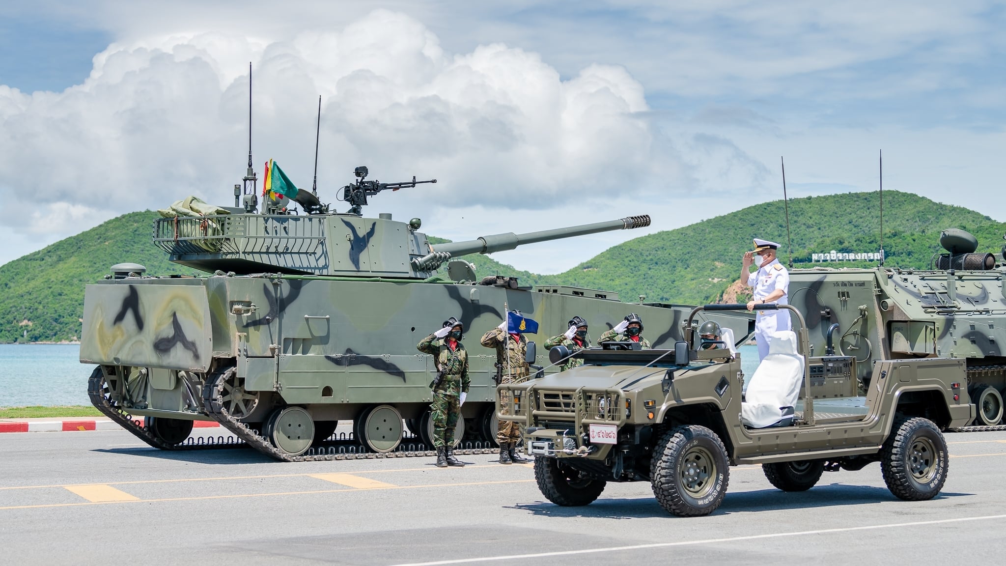 AAG_th บันทึกประจำวัน: นาวิกโยธินไทยเปิดตัวรถถังเบาสะเทินน้ำสะเทินบก VN16