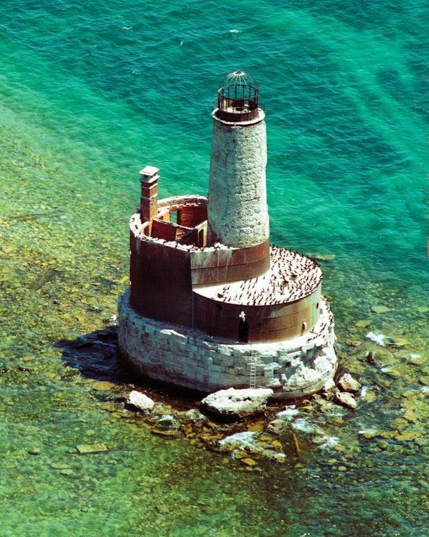 10 Beautiful Lighthouses around the World - Our World Stuff