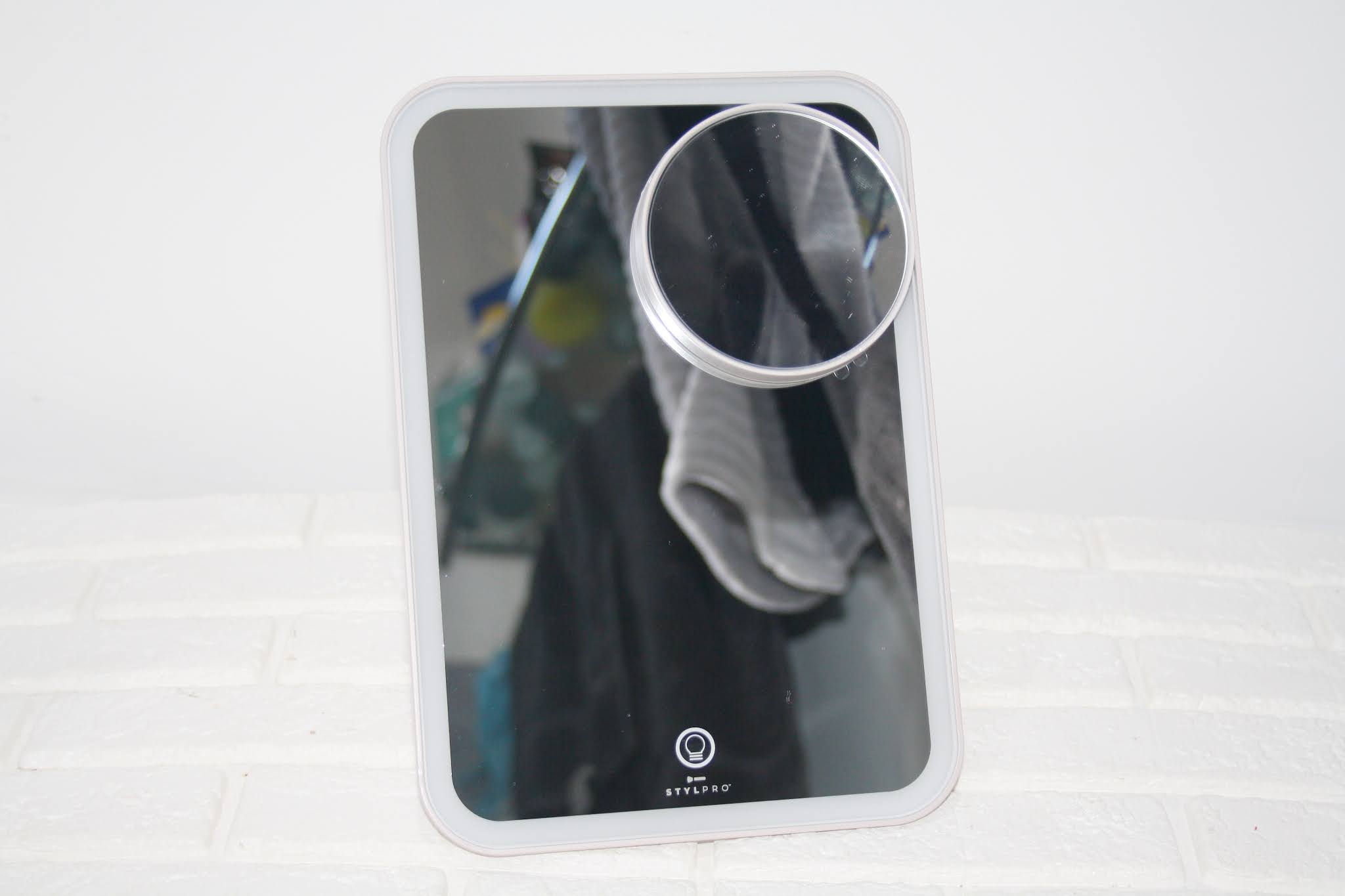 Beautyqueenuk | A UK Beauty and Lifestyle Blog: Stylpro Glow & Go Mirror