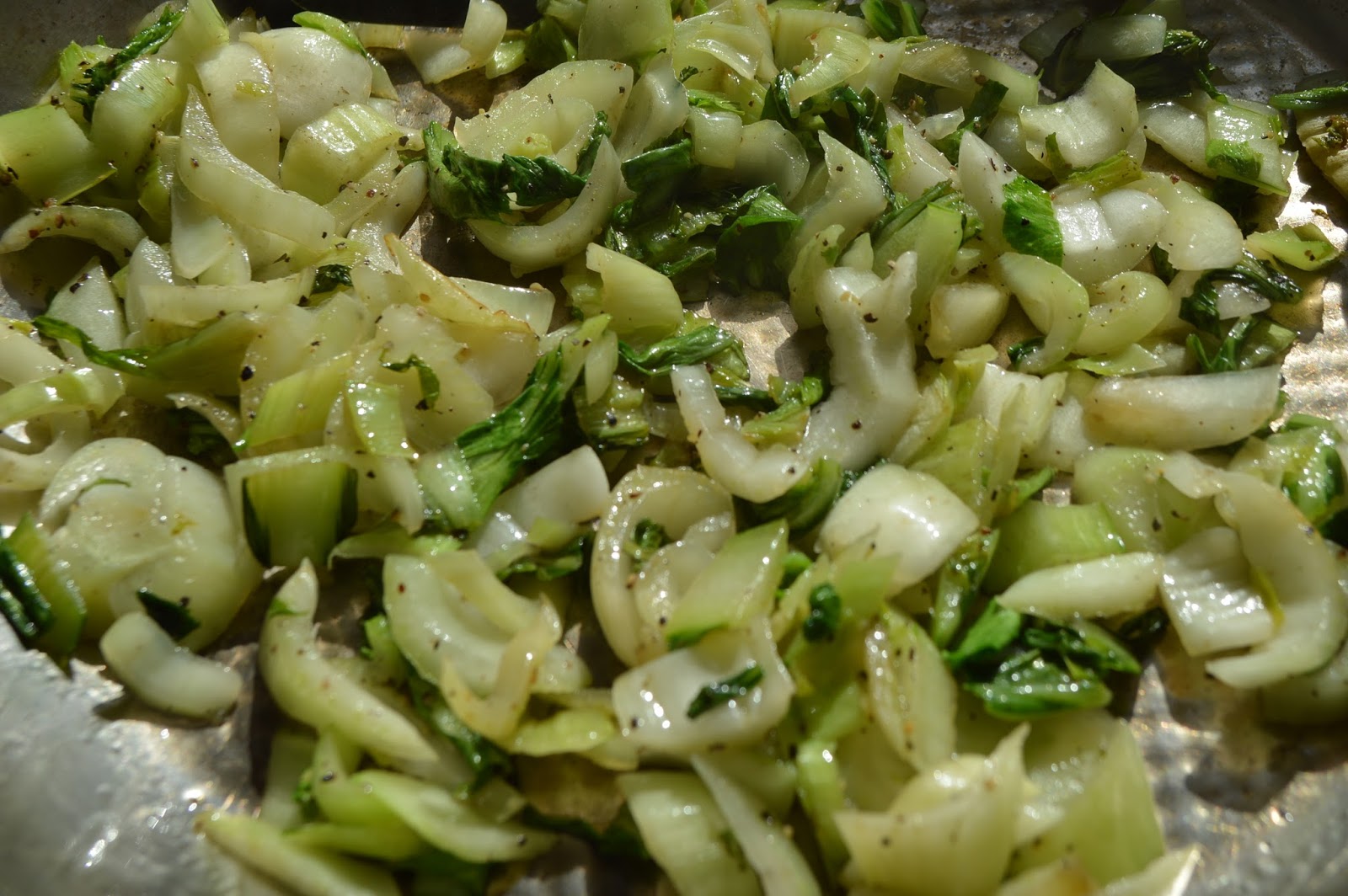 bunter-kochloeffel: Pak choi, chinesischer Senfkohl