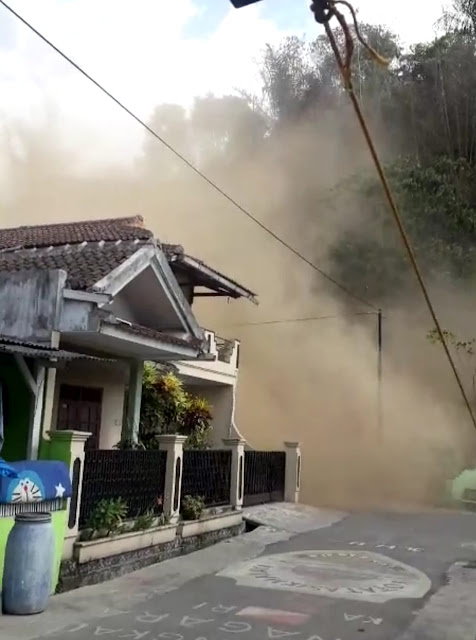 Warga Cemas Kejadian Bebukitan di Mangkubumi terus Mengalami Longsor ...