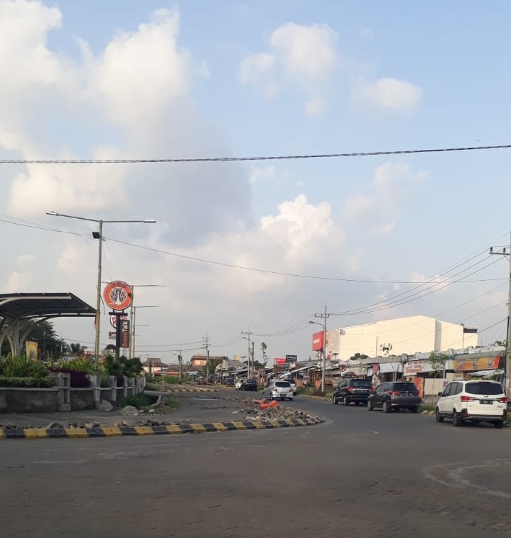 Roxy Square Jember: Contoh Pengaruh Sektor Formal pada Sektor Informal ...