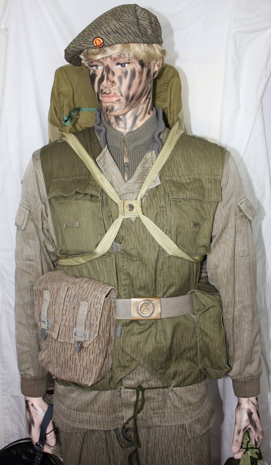 DDR Spezialeinheiten Felddienstuniformen und Ausrüstung