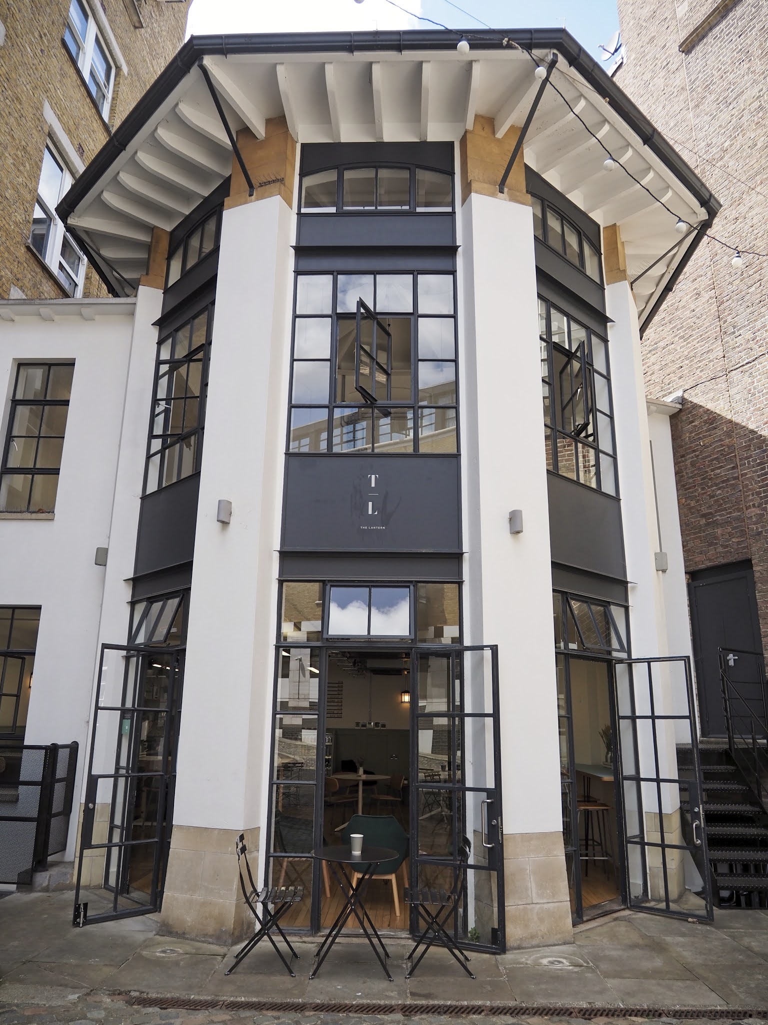 Double Skinny Macchiato: The Caffeine Chronicles: Lantern Coffee