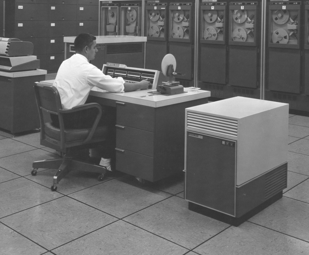 Vidhy Mone Hawu: Sejarah Perkembangan Komputer