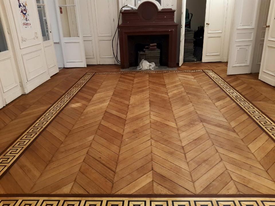 Hardwood Floor Borders & Medallions Inlays in Parquet Flooring.