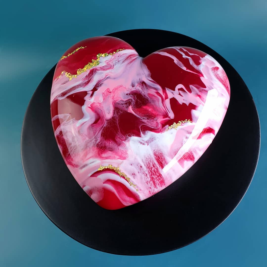 Mirror glazed birthday cakes 2021 designs by Niki van Bake / MÉLÒDÝ JACÒB