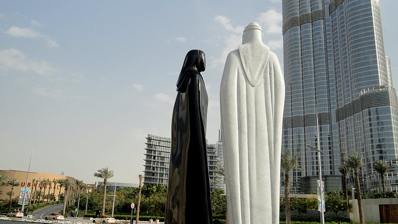 RSK -> Forwards: Statues in Dubai