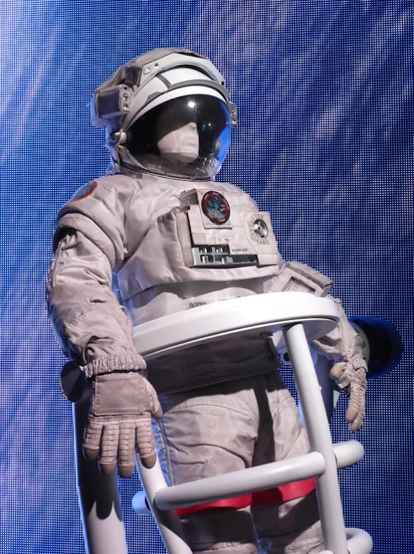 Hollywood Movie Costumes and Props: Gravity Astronaut costumes and ...